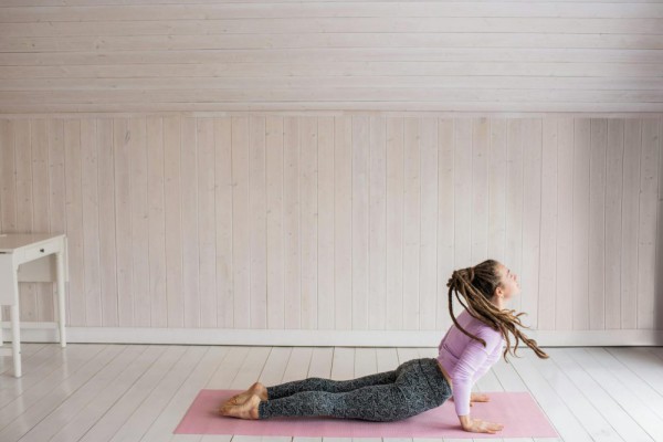 6 Gerakan Yoga yang Jitu Atasi Kecemasan, Coba Sekarang! 6 Gerakan Yoga yang Jitu Atasi Kecemasan, Coba Sekarang!
