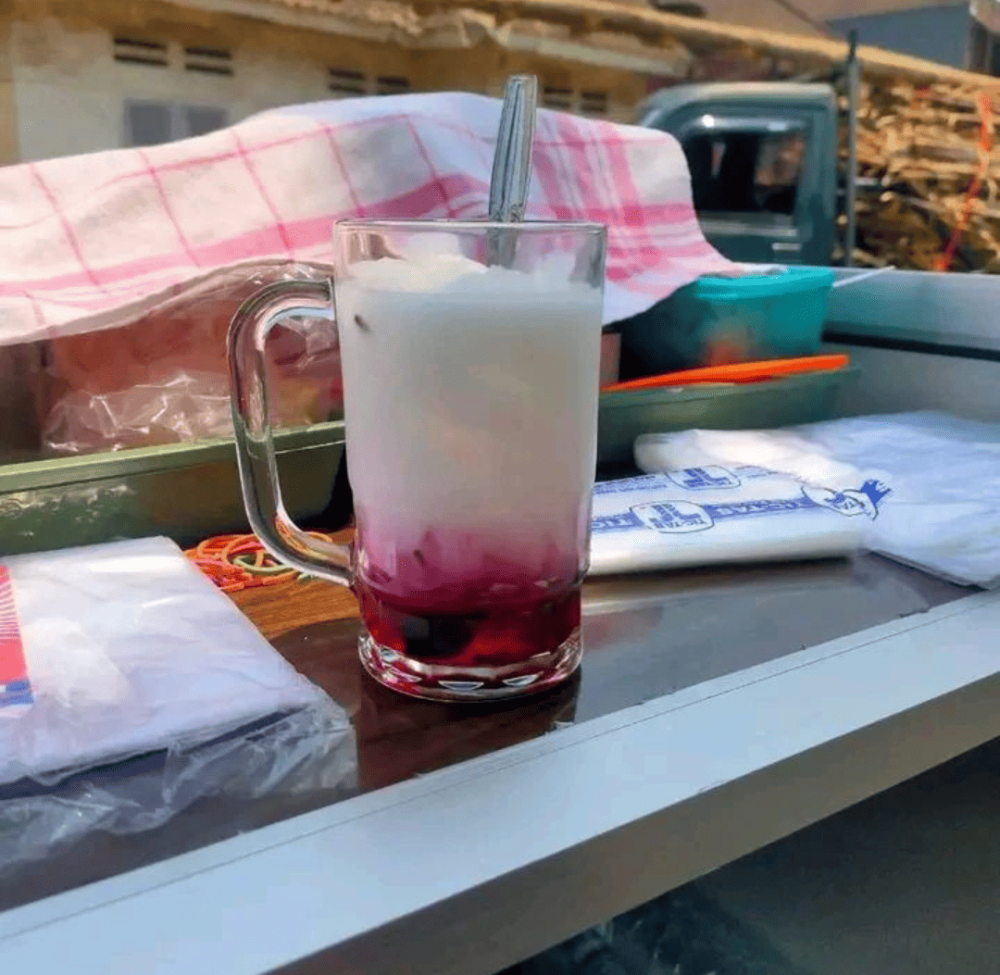 Begini Cara Bikin Es Susu Tape Ketan Hitam yang Nikmat