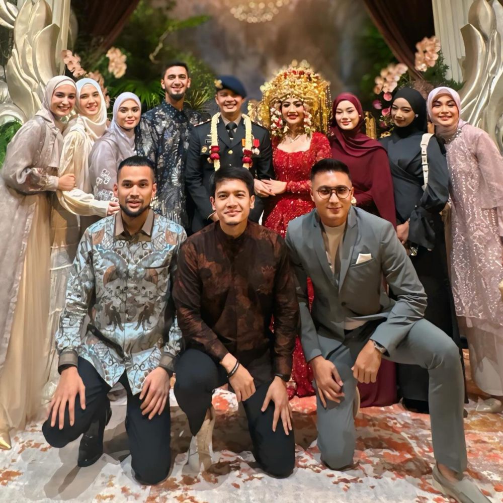 8 Potret Dhini Aminarti-Dimas Seto di Nikahan Febby