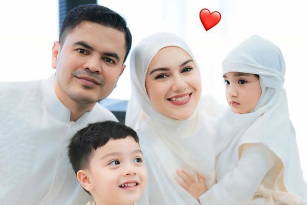 7 Potret Kedekatan Haldy Sabri dengan Anak Irish Bella 7 Potret Kedekatan Haldy Sabri dengan Anak Irish Bella