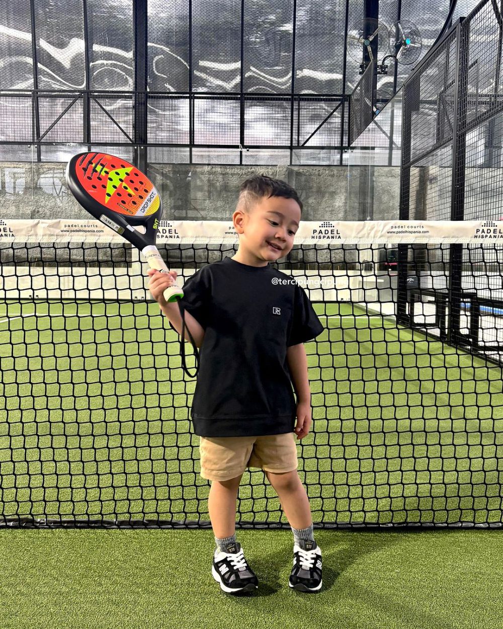 7 Potret Cipung Main Padel, Banyak Ekspresi!