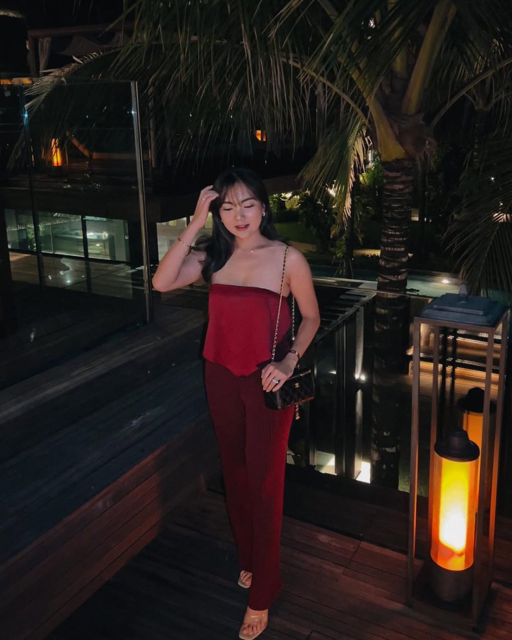 8 OOTD Minimalis Nuansa Merah untuk Rayakan Natal, Fresh!