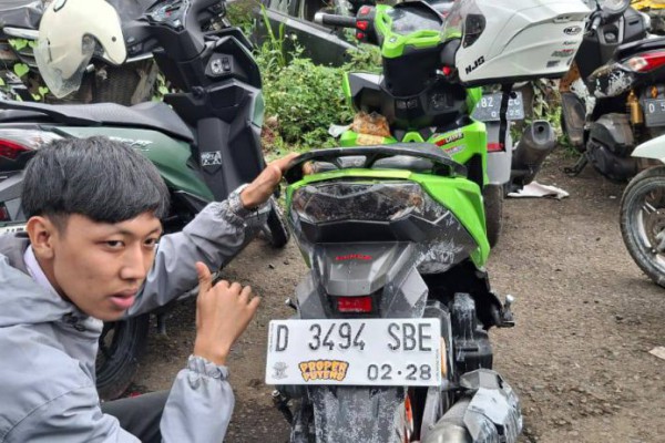 Cairan Kimia Tumpah, Ratusan Kendaraan Mogok Cairan Kimia Tumpah, Ratusan Kendaraan Mogok