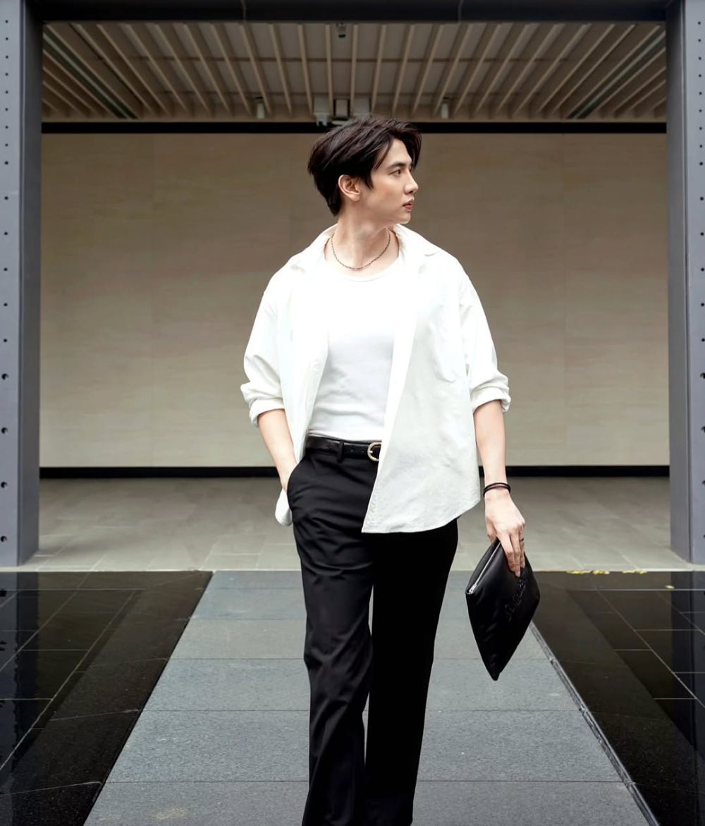 7 Inspirasi OOTD Pakai Kemeja ala Maxky Ratchata, Catchy!