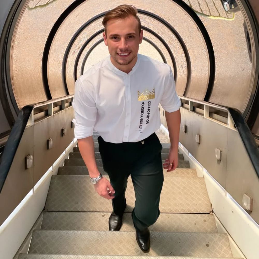 Potret SJ Pretorius Mister International Afrika Selatan 2024