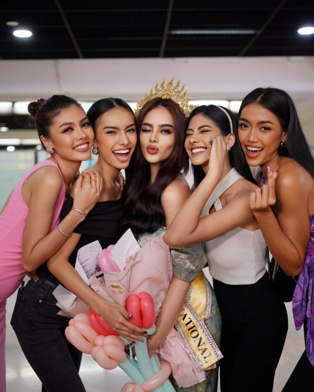 Potret Kepulangan Olla Levina Usai Miss Planet International