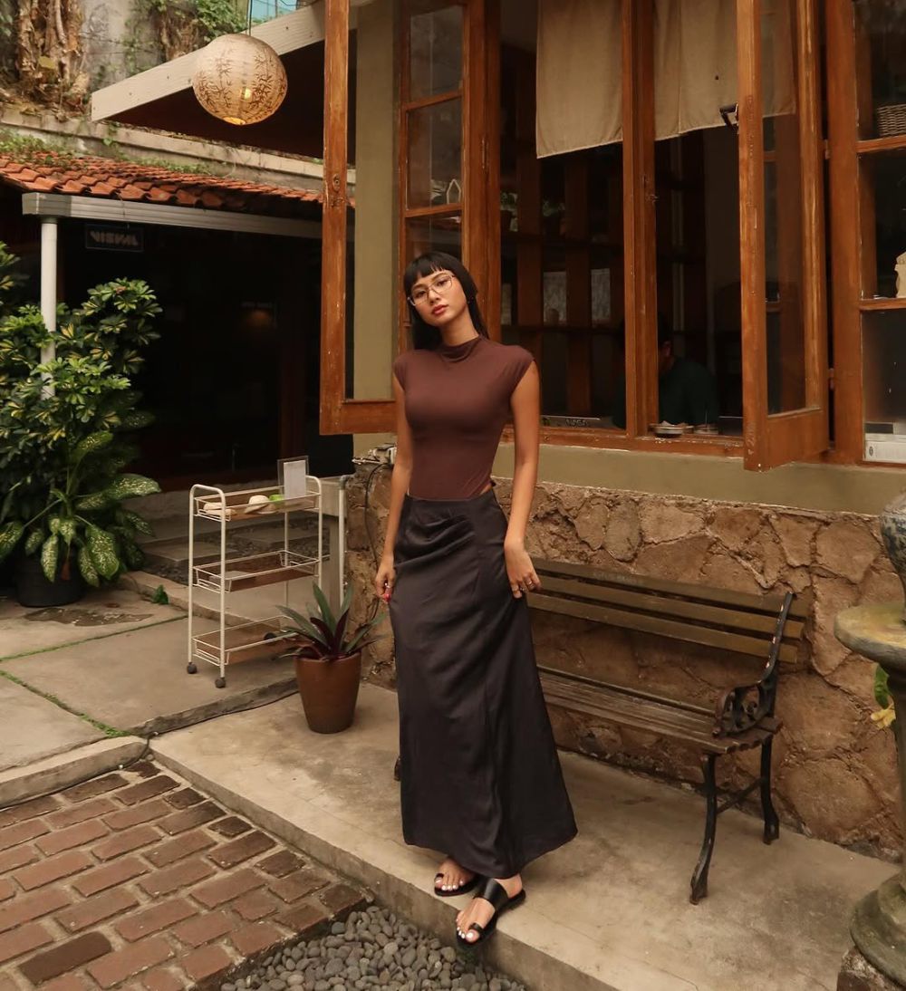 7 Rekomendasi Casual Outfit ala Helen Hiu yang Stylish Abis!