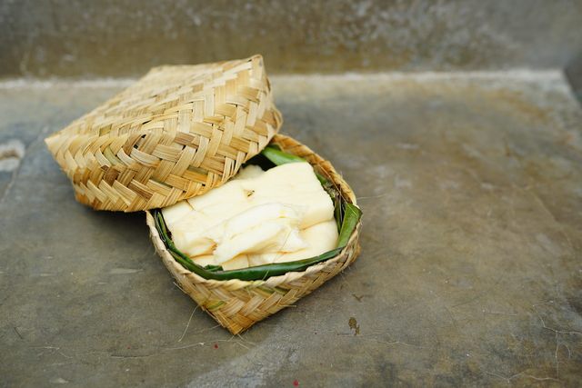 Tips Membuat Bolu Tapai Pandan Kelapa Muda Lembut dan Harum