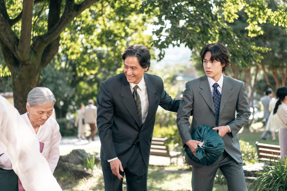 7 Perhatian Gwan Sik pada Eun Myeong di When Life Gives You