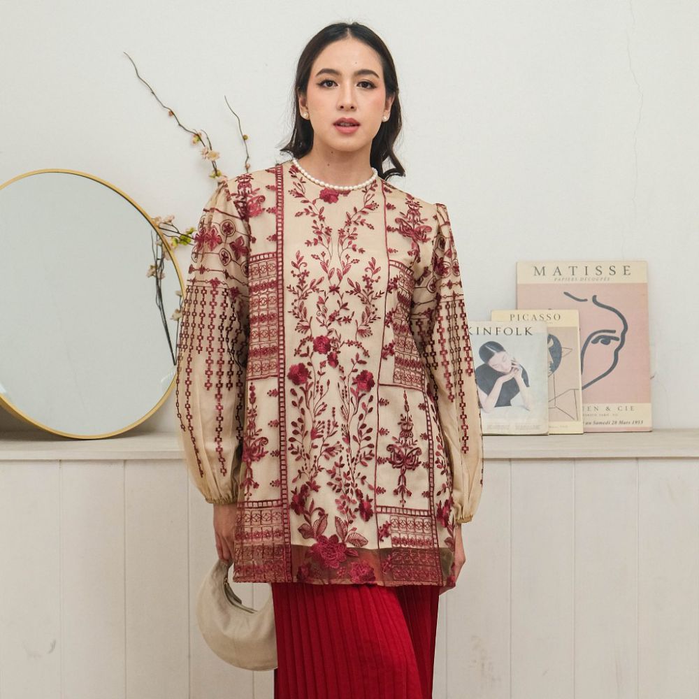 7 Rekomendasi Tunik Brokat Lebaran 2025, Mulai Rp169 Ribuan!