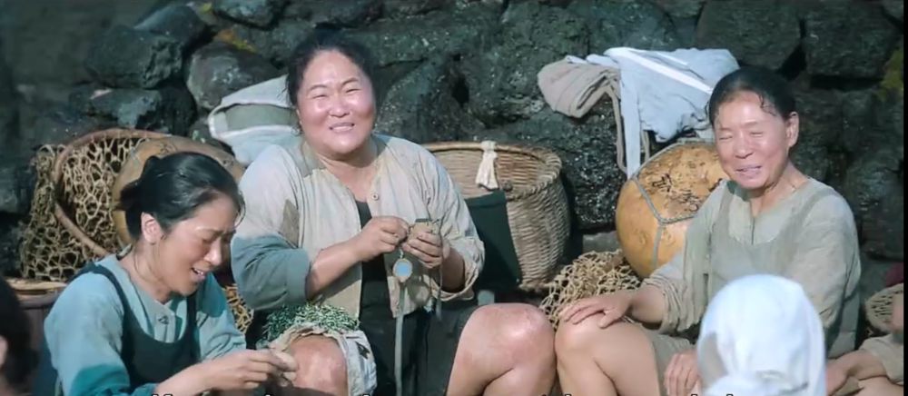 7 Sisi Gelap Haenyeo di When Live Gives You Tangerines