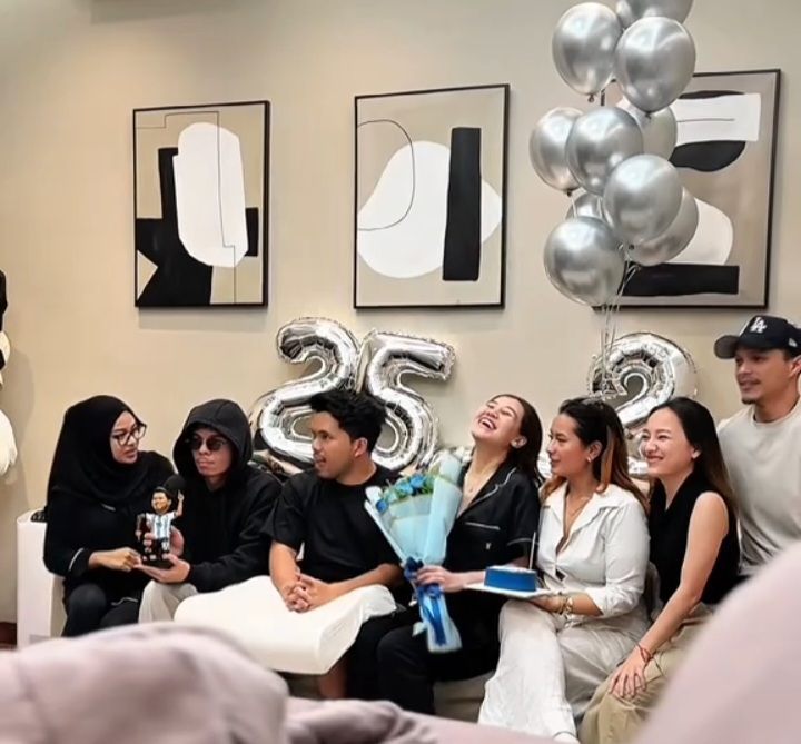 7 Potret Kejutan Ulang Tahun Aaliyah Massaid