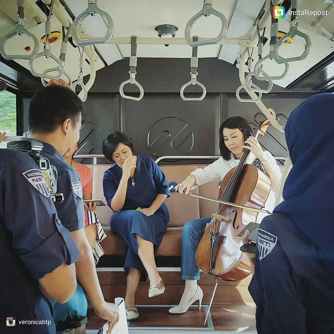 Di Balik Kesibukannya, Ternyata Istri Ahok Hobi Bermain Cello Lho ...
