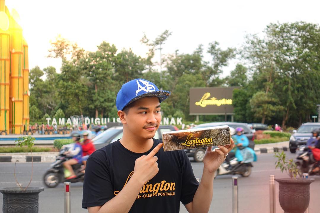 Lagi Ngetren, 8 Artis Ini Buka Bisnis Kuliner Oleh-oleh Kekinian Lagi Ngetren, 8 Artis Ini Buka Bisnis Kuliner Oleh-oleh Kekinian
