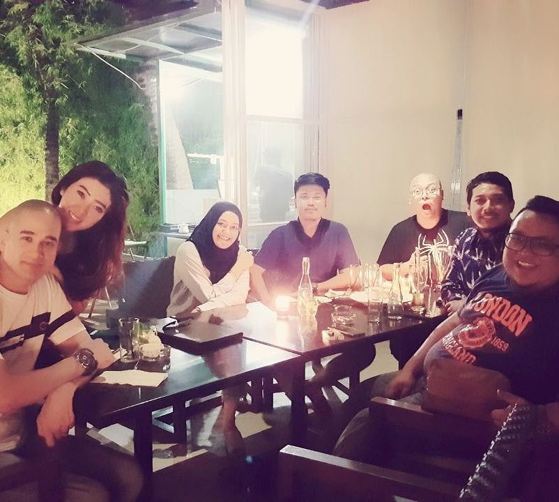 Segera Menikah, Ini 10 Kemesraan Okan Cornelius dan Pacar | IDN Times