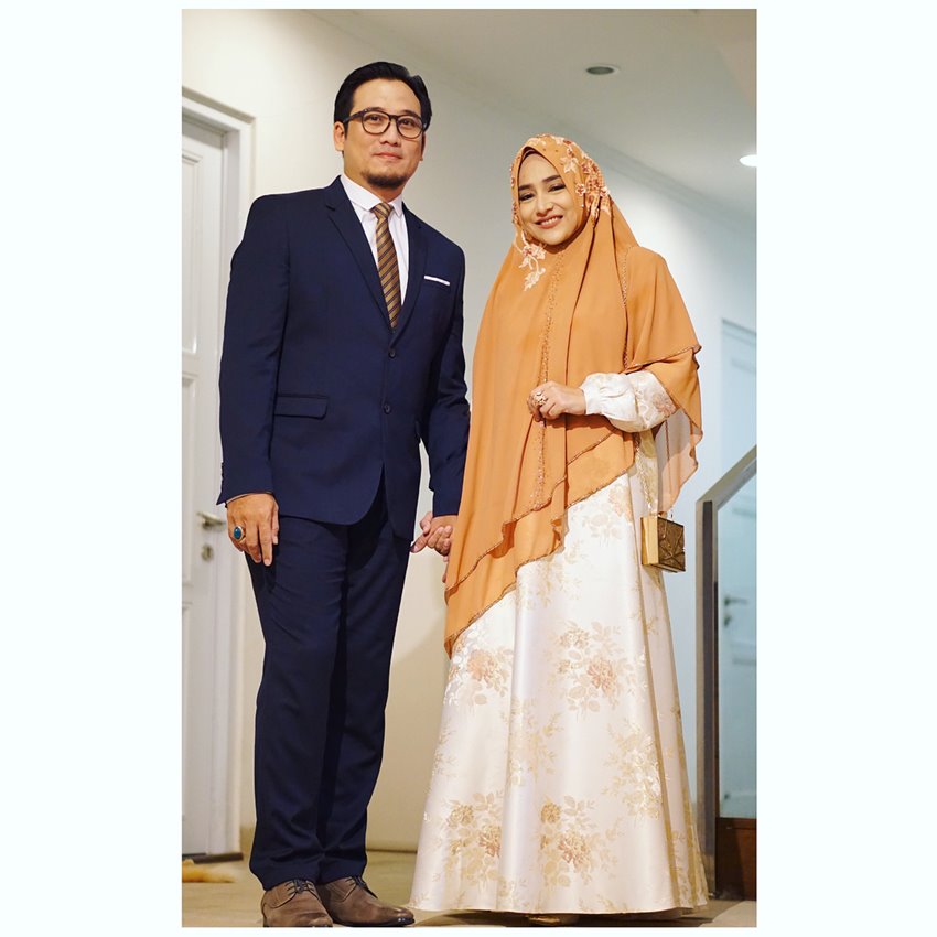 7 Pasangan Ini Bisa Jadi Inspirasimu Biar Gak Takut Nikah Muda 7 Pasangan Ini Bisa Jadi Inspirasimu Biar Gak Takut Nikah Muda