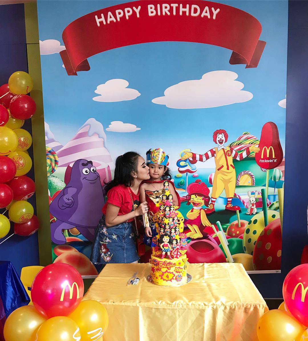 Bertema Superhero, Ini 10 Momen Ulang Tahun Bilqis Anak Ayu Ting Ting Bertema Superhero, Ini 10 Momen Ulang Tahun Bilqis Anak Ayu Ting Ting