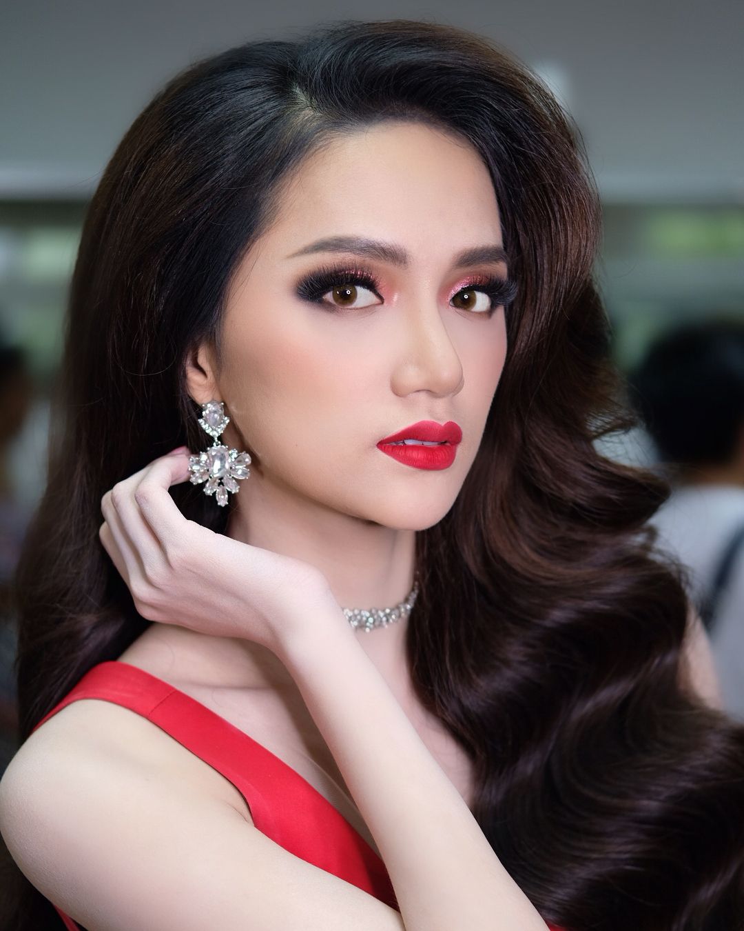 10 Potret Nguyen Huong Giang, Juara Miss International Queen 2018 | IDN ...