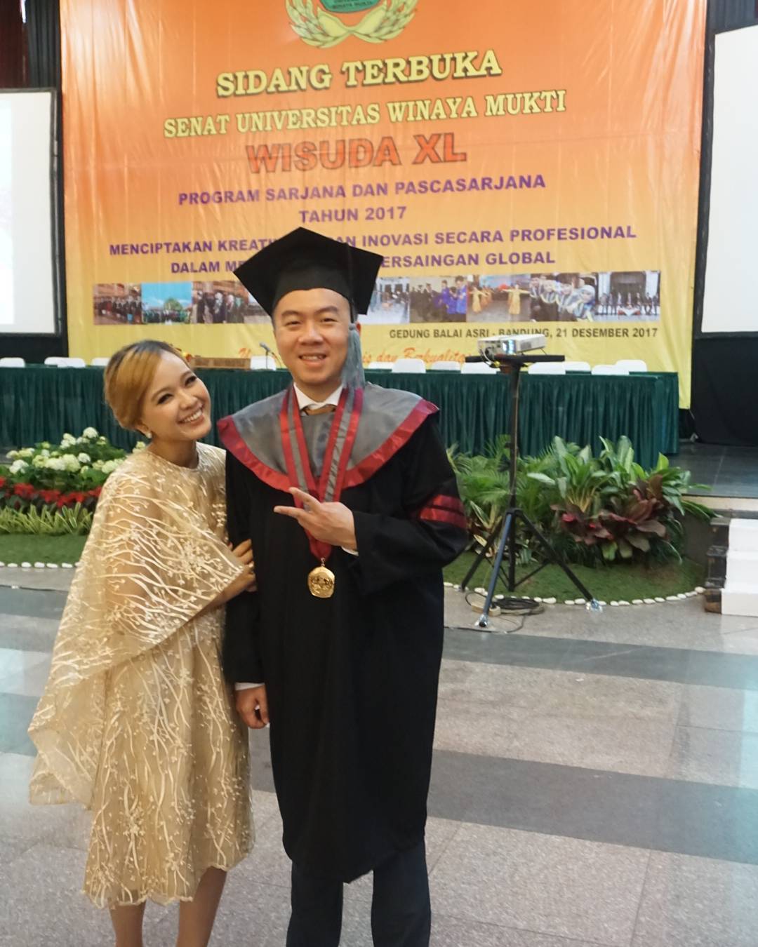 10 Potret Harmonis Keluarga Winda Idol yang Jarang Terekspos | IDN Times