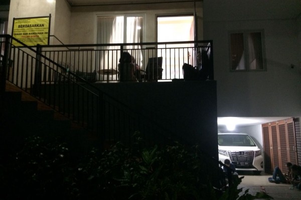 Ini Isi Rumah Bos Abu Tours di Cinere yang Disita Polisi, Ada Alphard ... Ini Isi Rumah Bos Abu Tours di Cinere yang Disita Polisi, Ada Alphard ...