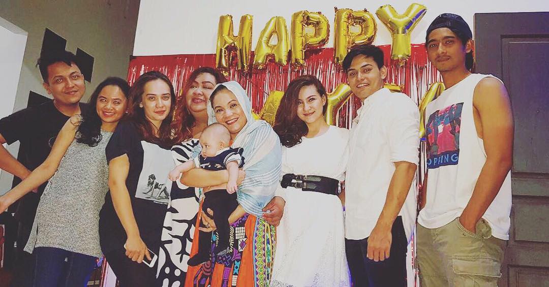 Bikin Iri, Ini 11 Potret Mesra Bintang FTV Ahmad Affandy & Alessia Cestaro