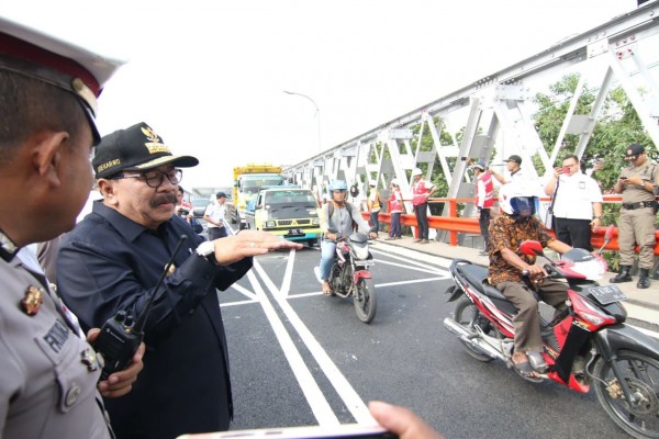 Rampung Perbaikan, Soekarwo Buka Jembatan Widang Rampung Perbaikan, Soekarwo Buka Jembatan Widang