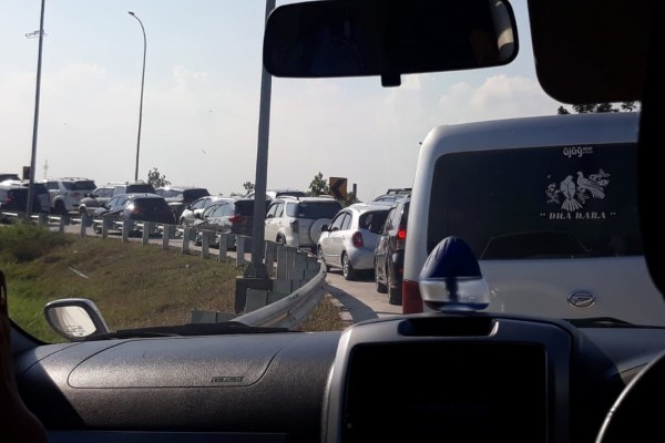 FOTO: Begini Macetnya Jalur Tol Kertosono FOTO: Begini Macetnya Jalur Tol Kertosono