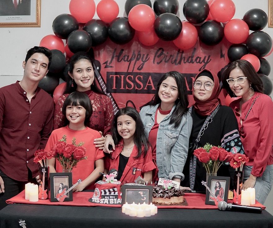 10 Potret Manis Ulang tahun Tissa Biani, Bio One Datang Gak Ya? 10 Potret Manis Ulang tahun Tissa Biani, Bio One Datang Gak Ya?