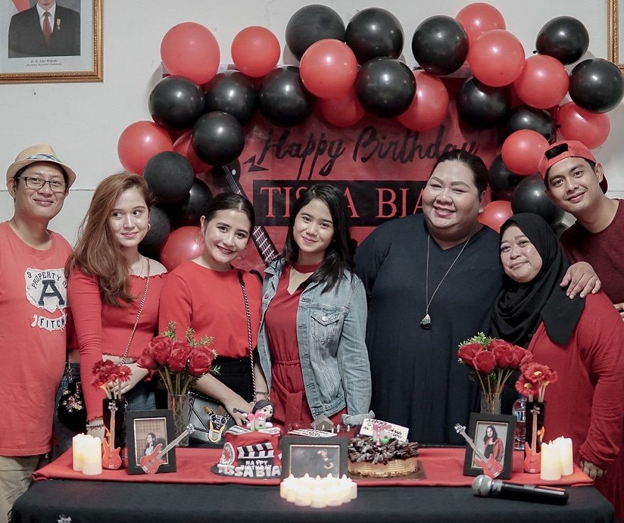 10 Potret Manis Ulang tahun Tissa Biani, Bio One Datang Gak Ya? 10 Potret Manis Ulang tahun Tissa Biani, Bio One Datang Gak Ya?
