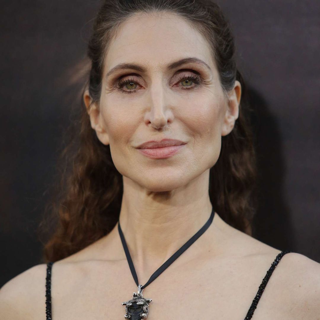 Ternyata Anggun, 10 Potret Bonnie Aarons Pemeran Valak dalam The Nun