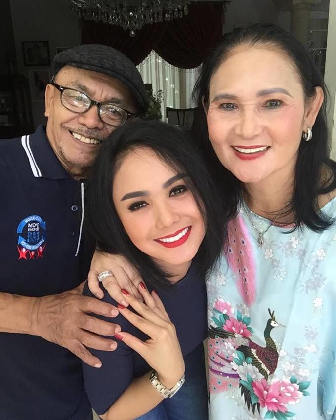 10 Potret Awet Muda Ibunda Krisdayanti dan Yuni Shara, Masih Cetar! 10 Potret Awet Muda Ibunda Krisdayanti dan Yuni Shara, Masih Cetar!