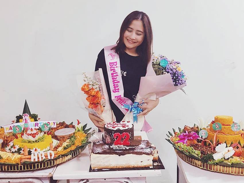 Genap Berusia 22 tahun, Intip 10 Transformasi Prilly Latuconsina Genap Berusia 22 tahun, Intip 10 Transformasi Prilly Latuconsina