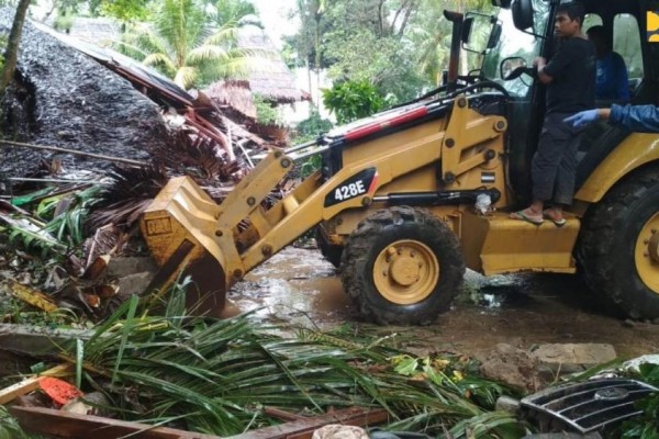 Tanggap Darurat Tsunami Banten Kementerian Pupr Kirim Alat Berat