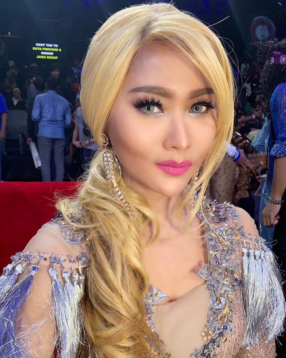 10 Potret Selfie Inul Daratista yang Selalu Curi Perhatian 10 Potret Selfie Inul Daratista yang Selalu Curi Perhatian