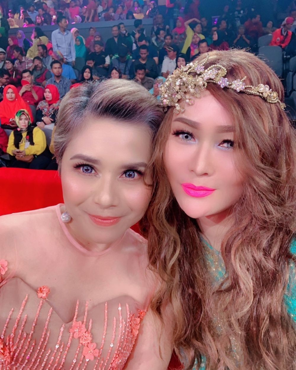 10 Potret Selfie Inul Daratista yang Selalu Curi Perhatian 10 Potret Selfie Inul Daratista yang Selalu Curi Perhatian