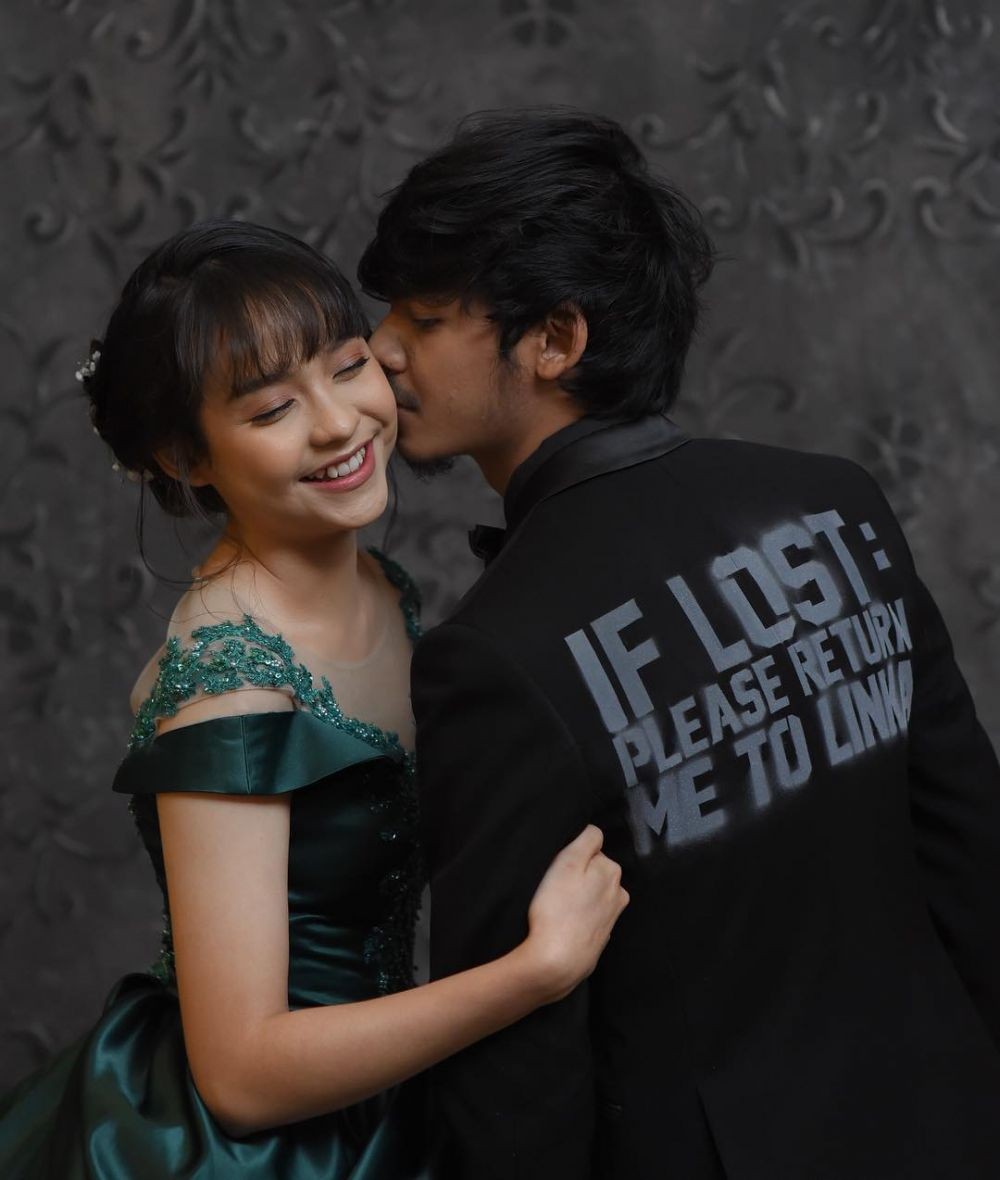 Kayak Masih Pacaran, 10 Potret Mesra Alffy Rev dan Istri Kayak Masih Pacaran, 10 Potret Mesra Alffy Rev dan Istri