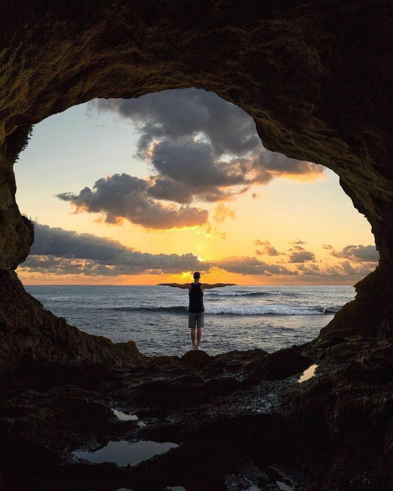 10 Inspirasi Gaya Foto Unik Saat Traveling, Bikin Feedmu Makin Kece!