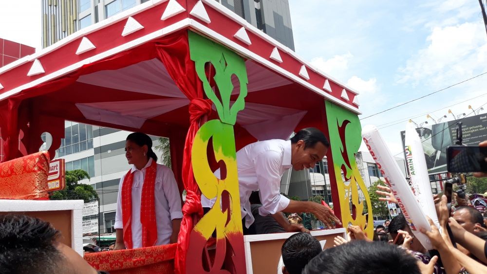 Kampanye di Palembang, Jokowi Disambut Karnaval Busana Kampanye di Palembang, Jokowi Disambut Karnaval Busana