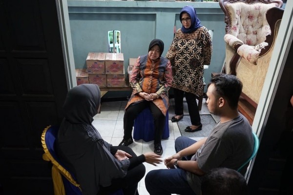 RSUD Soetomo Kerahkan Belasan Dokter dan Alat Medis Tangani Risma RSUD Soetomo Kerahkan Belasan Dokter dan Alat Medis Tangani Risma