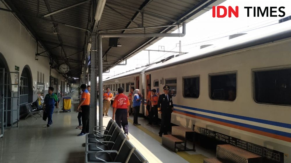 Imbas Banjir Semarang, KAI Janjikan Refund Tiket 100 Persen Imbas Banjir Semarang, KAI Janjikan Refund Tiket 100 Persen