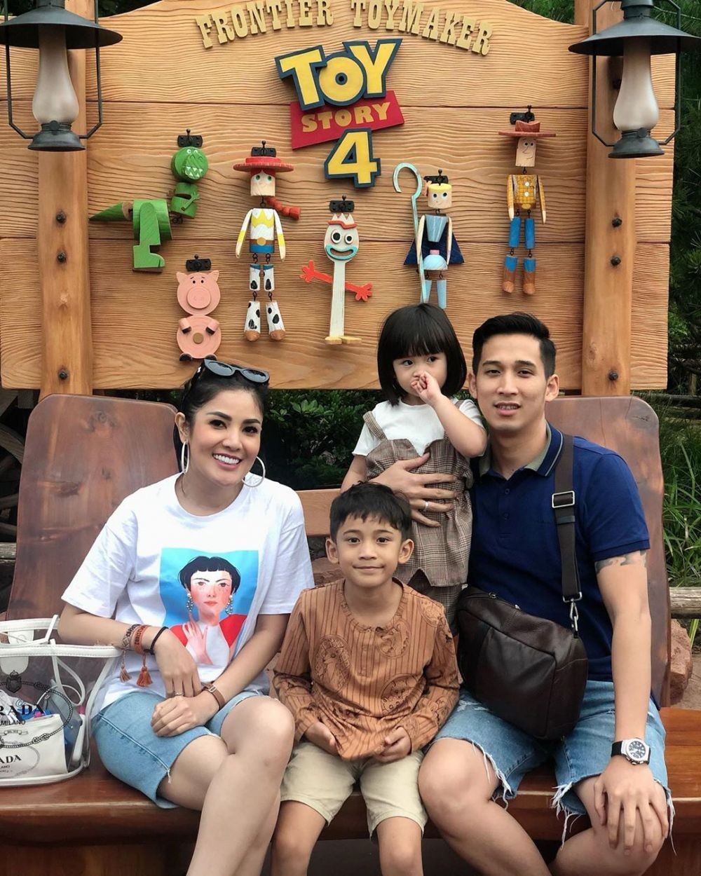 Bak Pacaran, 10 Potret Mesra Nindy Ayunda & Suami Liburan ke Jepang Bak Pacaran, 10 Potret Mesra Nindy Ayunda & Suami Liburan ke Jepang