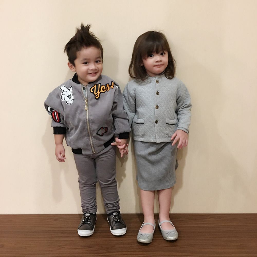 10 Potret Menggemaskan Zac & Zack, Anak Kembar Jonathan Frizzy-Dhena 10 Potret Menggemaskan Zac & Zack, Anak Kembar Jonathan Frizzy-Dhena