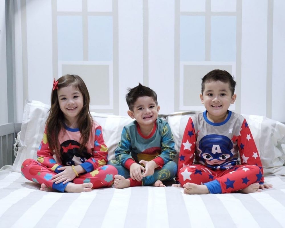 10 Potret Menggemaskan Zac & Zack, Anak Kembar Jonathan Frizzy-Dhena 10 Potret Menggemaskan Zac & Zack, Anak Kembar Jonathan Frizzy-Dhena