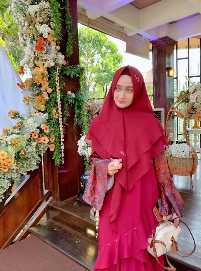 10 Potret Terbaru Nia Paramitha, Makin Imut & Anggun di Usia 41 Tahun