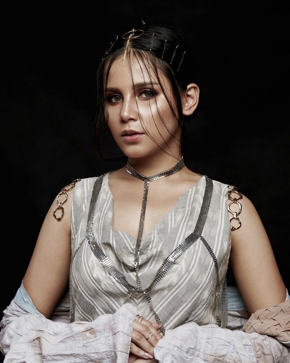 Bikin Jatuh Cinta, 10 Gaya Pemotretan Yunita Siregar yang Menawan