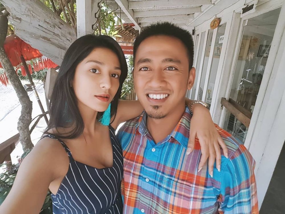 Bak Masih Pacaran, 10 Potret Mesra Fanny Ghassani & Suami yang Gemesin Bak Masih Pacaran, 10 Potret Mesra Fanny Ghassani & Suami yang Gemesin