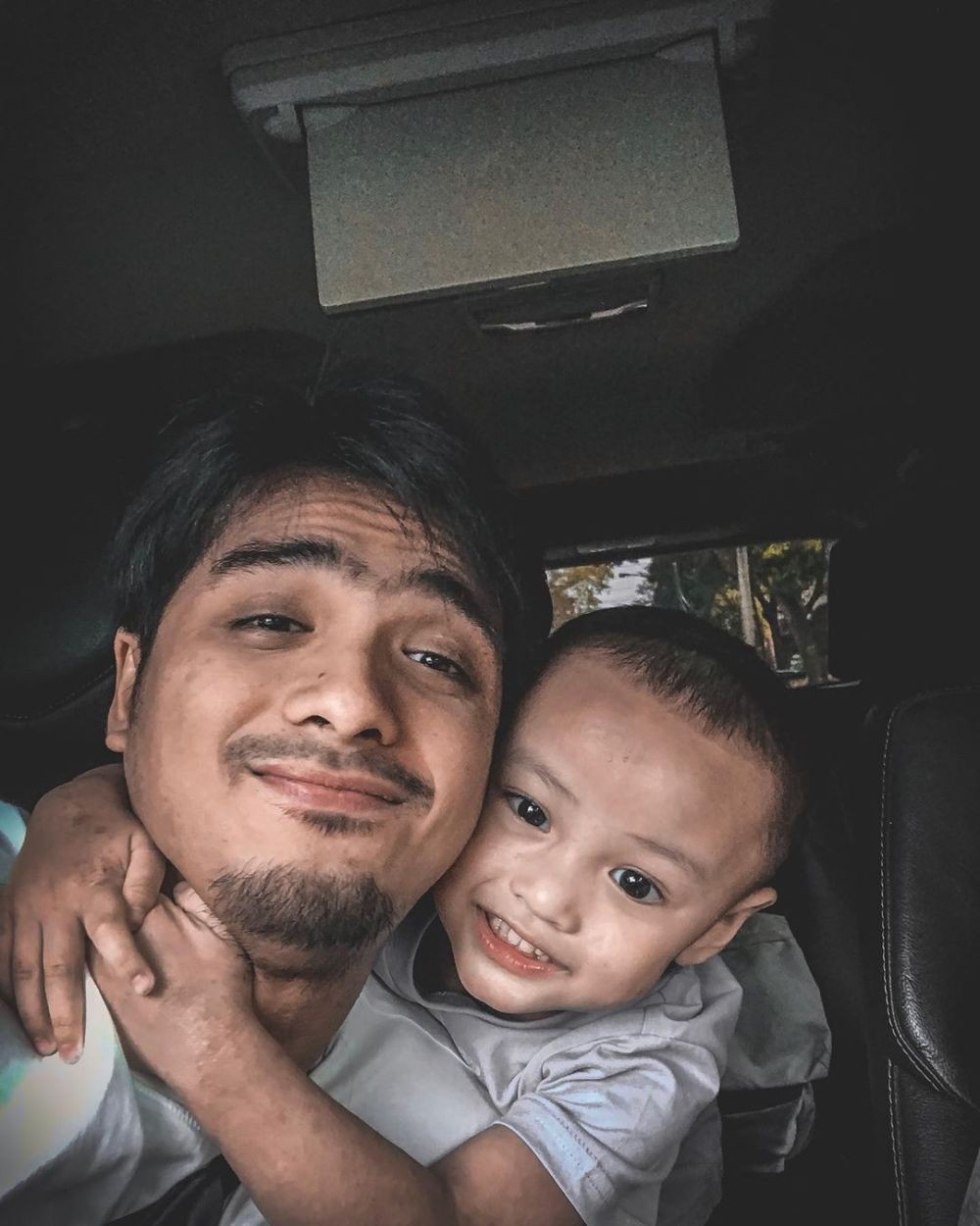 10 Potret Kebersamaan Ricky Harun dengan Ketiga Anaknya, Kompak Abis!