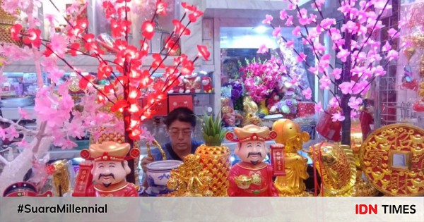 Jelang Imlek, Ornamen Pohon Sakura Berlampu Paling Banyak Diminati Jelang Imlek, Ornamen Pohon Sakura Berlampu Paling Banyak Diminati
