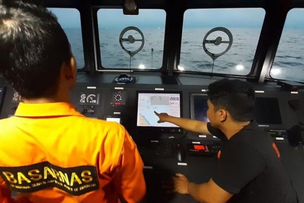 3 Hari Tak Ditemukan, Tim SAR Kendurkan Pencarian Juru Mudi Asing 3 Hari Tak Ditemukan, Tim SAR Kendurkan Pencarian Juru Mudi Asing