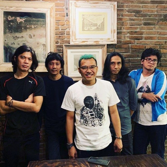 Tampil Beda 10 Artis Cowok Indonesia Ini Memilih Warnai Rambutnya